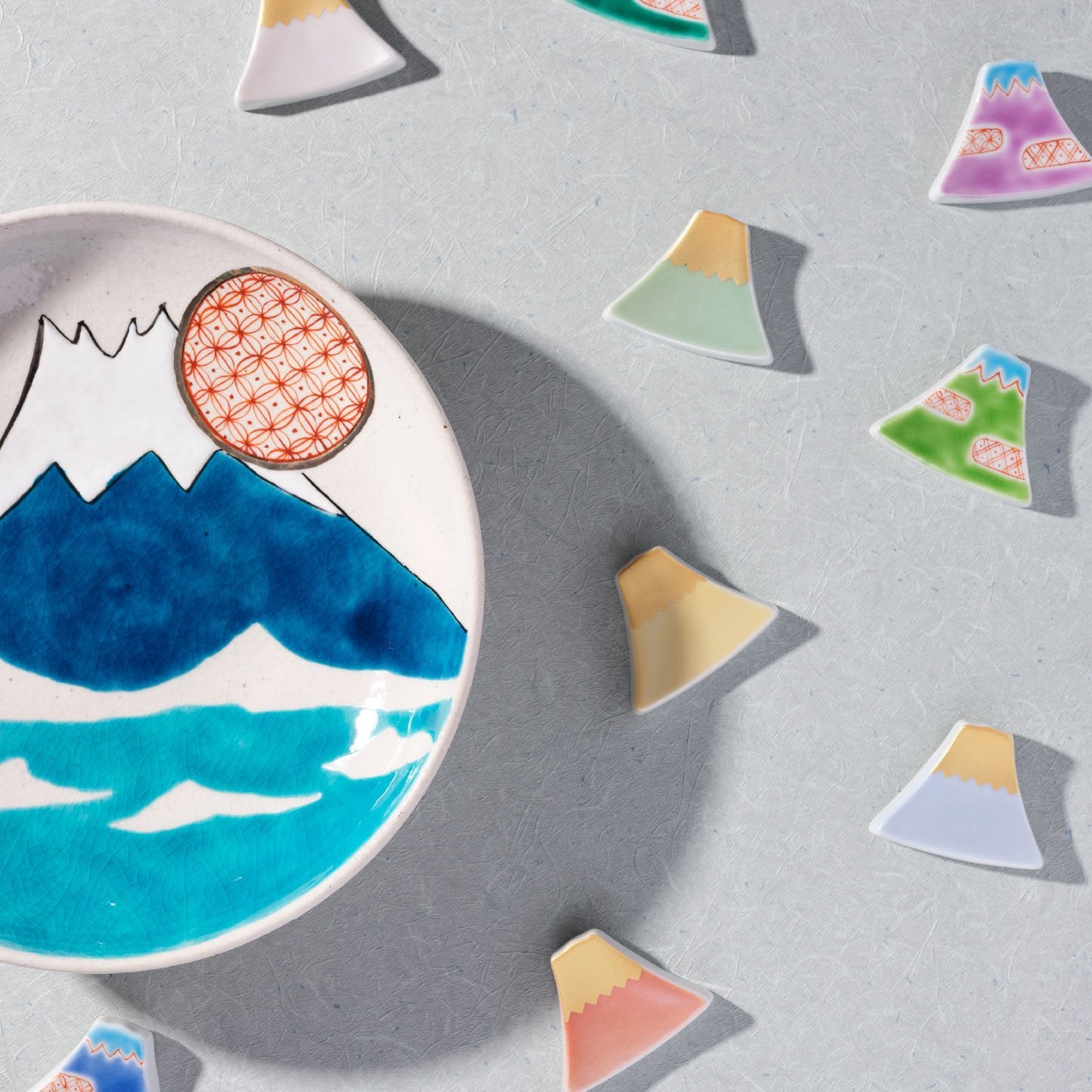 Mt. Fuji designed Kutaniware or Japan's iconic design Kutaniware ...