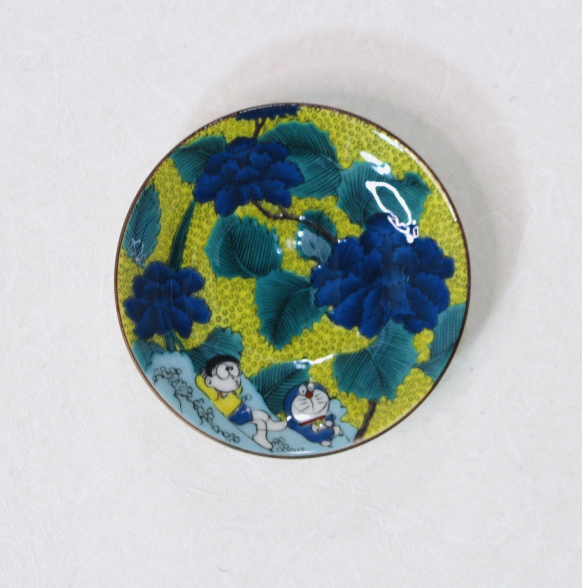 Doraemon x Kutani Porcelain Small Plates Doraemon & Nobita laying on ...